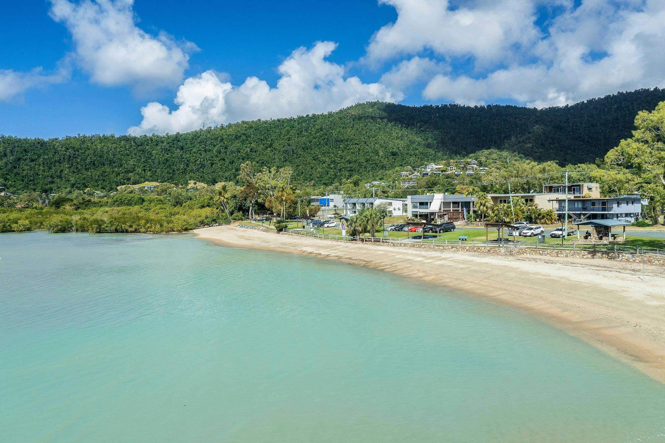Cannonvale Beach | The Whitsundays